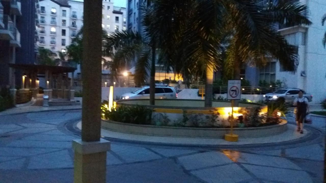 One Palm Tree Villas close to Manila Airport - Terminal 3 - Manila, the ...